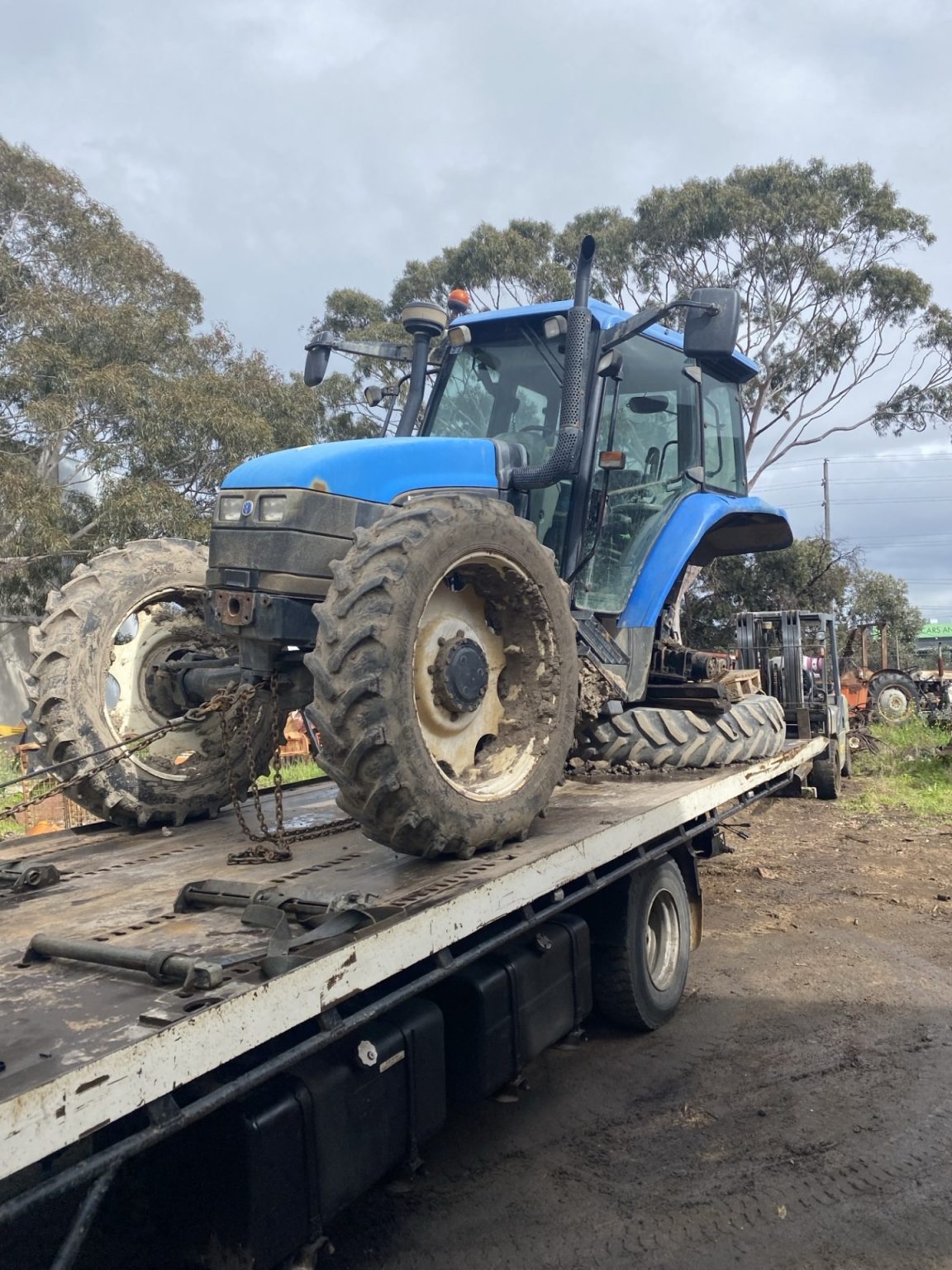 NEW HOLLAND TS115 AND TS110 WRECKING - G.W. Tractors Australia